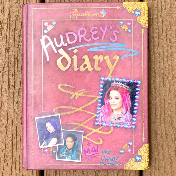 Disney | Accents | Disney Descendants 3 Audreys Diary Disney Press ...